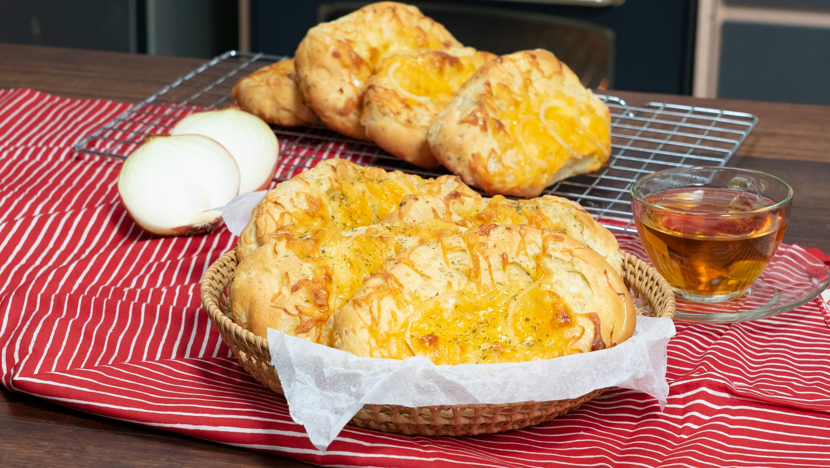 Resep Onion Bread, Roti Gurih & Lezat!