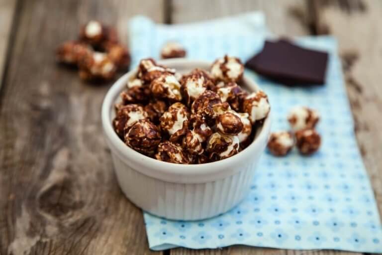 10 Cara Membuat Popcorn Mudah & Enak, Cobain Yuk!